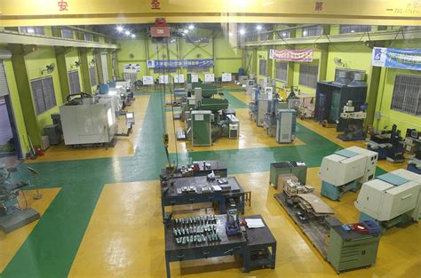 校内生产性实训基地—模具公司