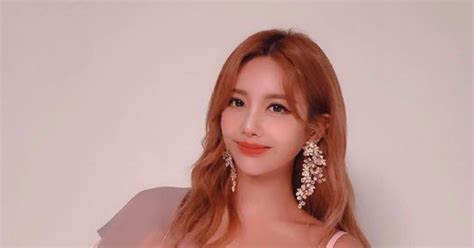 큐리 핑크 드레스 입고 무결점 몸매 뽐내[sns★컷]