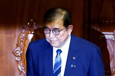 Japans New Pm Urges Boj To Maintain Easy Monetary Policy Reuters