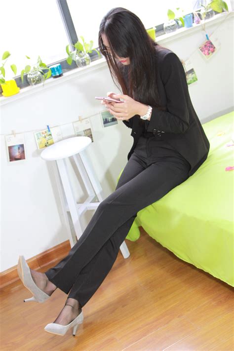 거리사진 비단발 No027 사회 진출을 앞둔 젊은 여성이 상큼하고 아름다운 직업 복장을 입고 있습니다 V2ph