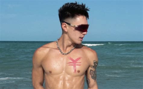 年轻一代的彩虹圈男孩挺吃香的吧