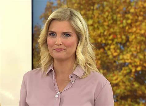 Jennifer Knäble Rtl Tv Lovely Legs Dates Jennifer Cross Necklace Tv
