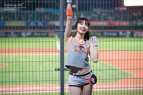 正妹 棒球场上一朵花无袖篇 表特板 WEB批踢踢http img