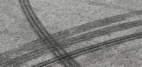 How to Remove Tire Marks from Driveway | 8 Effective Methods