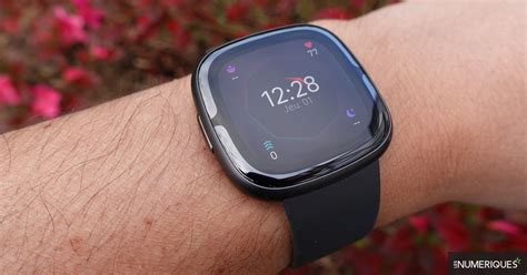 Test Fitbit Sense 2 : la montre spécialisée santé se perfectionne - Les ...