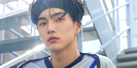 데뷔 앞둔 라이즈 승한 침대 위 ‘키스 사진 유포 논란 공식 입장 밝혔다 남자들 포즈 엔터테인먼트