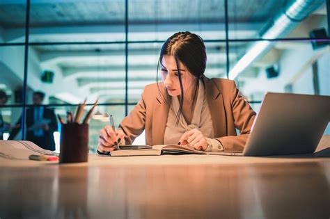 Плюсове и минуси от въвеждането на 4 дневна работна седмица България