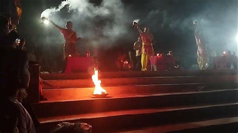 नारायणी नदि किनारमा बेलुकिको आरती।। एक महिलालाई चढ्यो देबि।।। Youtube