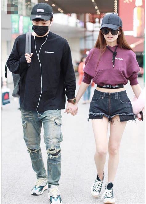 穎兒和付辛博合體現身，穎兒穿穿露臍裝，付辛博打扮少年感十足 每日頭條