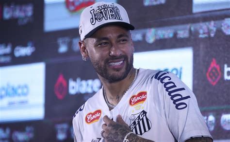 Neymar Rejeita Título De Herói Em Seu Retorno Ao Santos “É Um Resgate