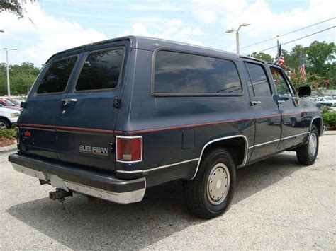 1989 GMC SUBURBAN SLE Fabricante GMC PlanetCarsZ