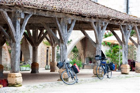 Monpazier Banco De Fotos E Imágenes De Stock Istock