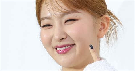[포토s] 레드벨벳 슬기 사랑스럽게 볼 콕