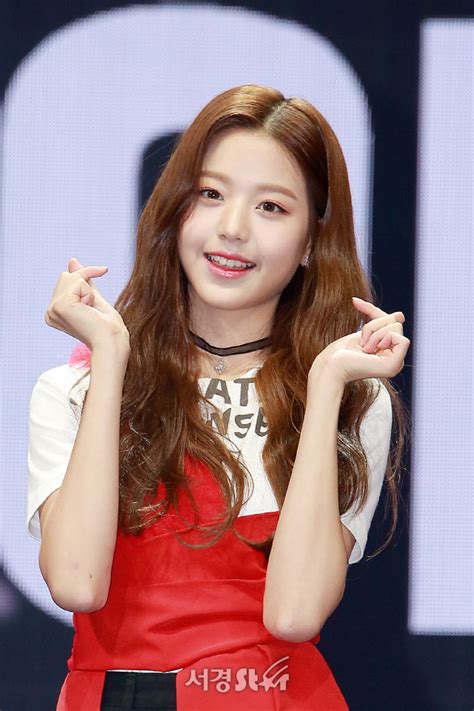 아이즈원 장원영 초롱초롱 빛나는 막내 기자간담회
