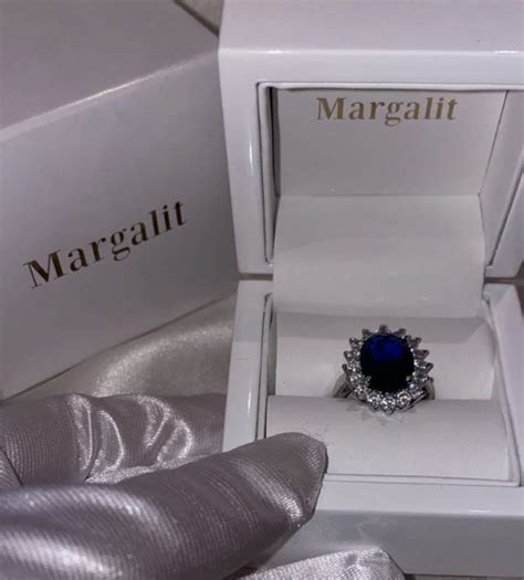 Princess Dianas Engagement Ring 6 Carat Royal Blue Sapphire Oval Cut
