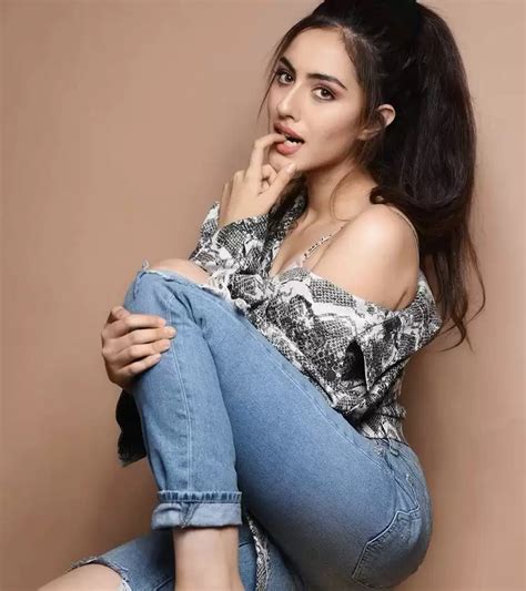 Samreen Kaur Burning The Internet With Her Beautiful Pictures