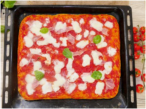 Gruppo Primo Ministro Cowboy Pizza Nella Teglia Del Forno Disprezzo In