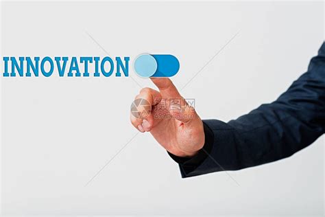 显示创新的书写笔记应用满足新要求的更好解决方案的业务概念用手指表示导航进高清图片下载 正版图片506666125 摄图网