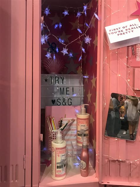 Cool Ways To Decorate Your Locker Tropical Design