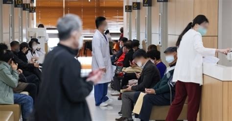 사설 尹·전공의 첫 만남 의정 대화 여는 열쇠 되길