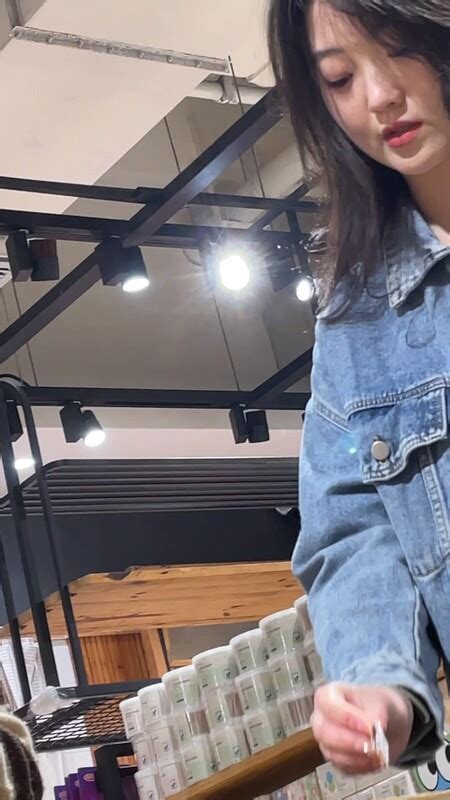 两个大学生小姐姐逛商店被一箭双雕高颜值漂亮美女沟沟一览无余 MP MB BT種子下載區 AV手機A片王 AV ONE