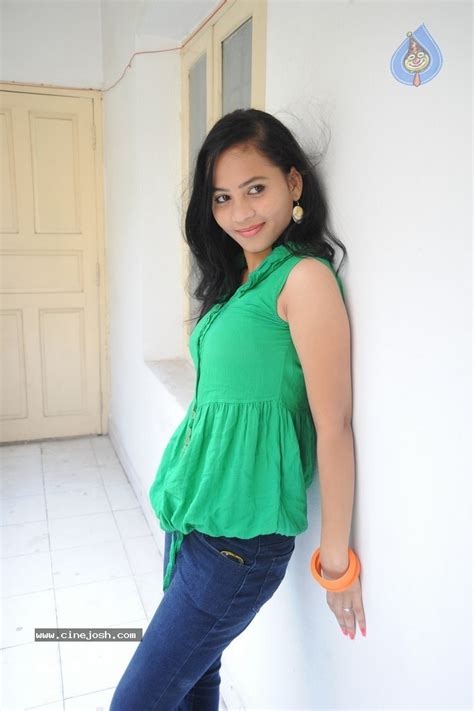 Aasha Hot Stills Photo 14 Of 62