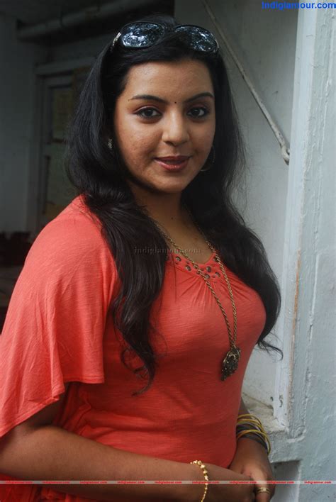 Divya Nagesh Actress Photosimagespics And Stills 11273 0