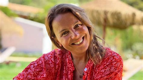 Tânia Ribas de Oliveira mostra obra do filho e recebe conselho É garantir que fica a salvo