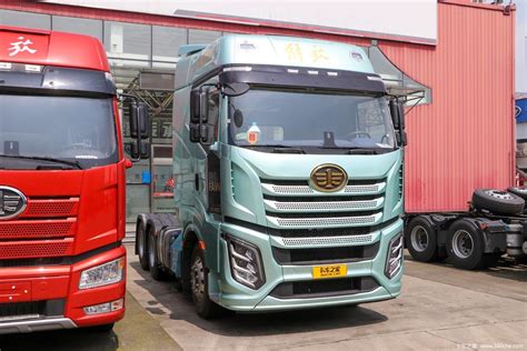 图一汽解放 J6V重卡 领航版 620马力 6X4 AMT自动档牵引车 液缓 CA4250P66K33T1AE6 实拍图片