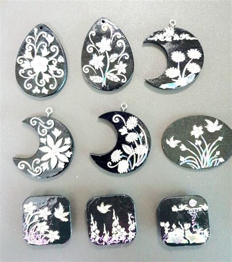 자개 나전칠기 혼자놀이 자개우드목걸이 자개키링 자개핸드폰그립톡ㅡ한정웅 왁스 포스터 디자인 전시회