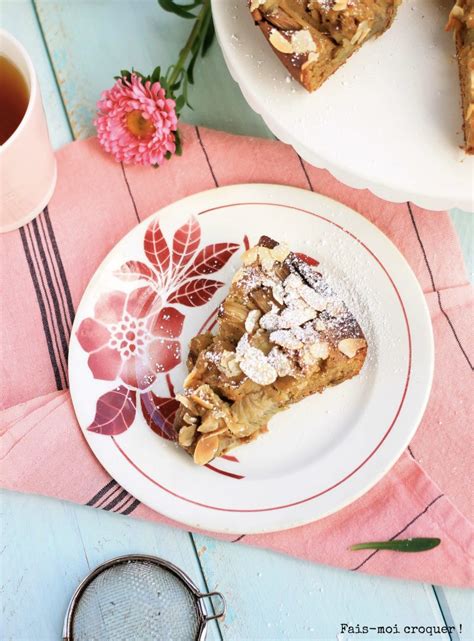 Un gâteau amandine fondant à la rhubarbe sans gluten et sans lactose