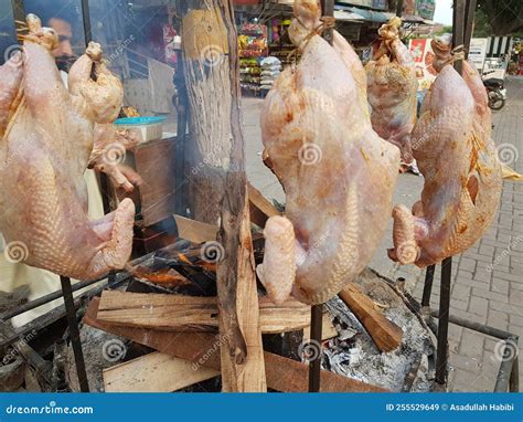 Frango Grelhado No Fogo Imagem De Stock Editorial Imagem De Grelhado 255529649