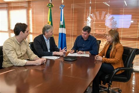 Ao Lado De Secretários Riedel Empossa Diretora Presidente Da Msgás