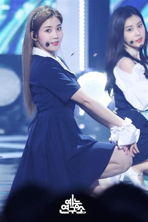 Show Music Core IZ ONE Violeta Photos
