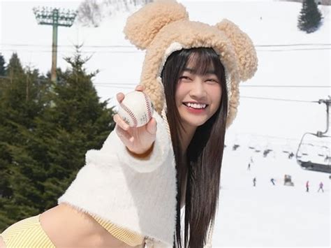 嘎琳美到登上東京巨蛋看板樂天女孩清純系代表圈粉日本球迷野生抓正妹 JUKSY 街星