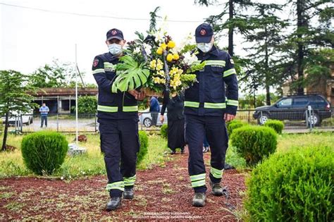 მეხანძრე მაშველებმა 13 ივნისს გარდაცვლილი კოლეგის ზურაბ მუზაშვილის საფლავი ყვავილებით შეამკეს