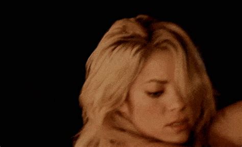 38 Sexy Shakira GIFs That Will Make You Appreciate Curves