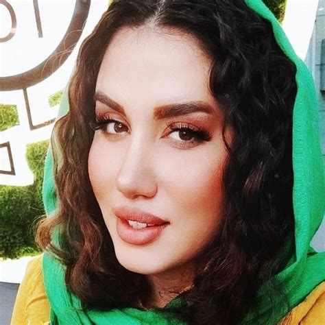 Zahra Zahrahassani • Threads Say More