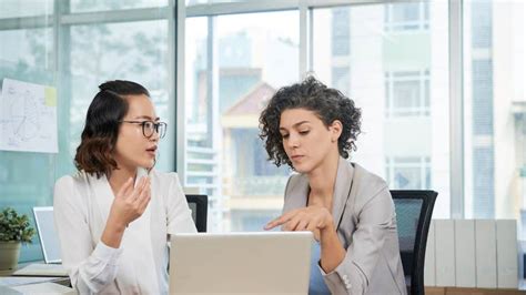 One Phrase That Shuts Down Passive Aggressive Co Workers Yourtango