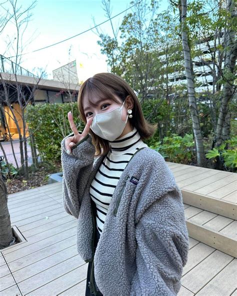Ayanaさんのインスタグラム写真 Ayanainstagram「⁡ カジュアルな日🙊🌿 ⁡ このuniqloのタートル何色持ってるん