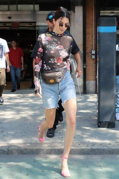 Kendall Jenner Seins Nus Dans La Rue Deux Jours De Suite Voici