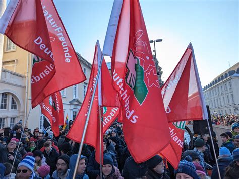 Demonstration Demokratie Verteidigen NaturFreunde Baden