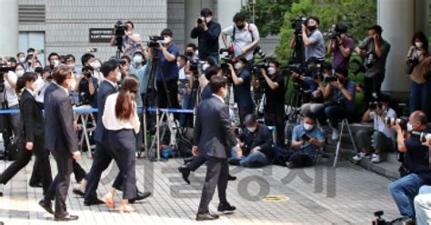 운명의 날 맞은 이재용취재진 질문엔 묵묵부답