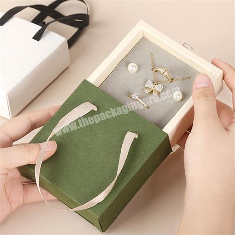 Luxury Design Custom Logo Paper Jewellery Gift Box Packaging Ring Necklace Box Portable Gift