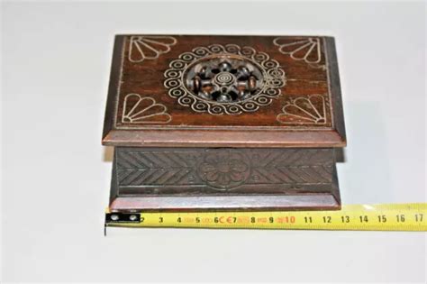 ANCIEN COFFRET EN bois sculpté style Breton 12 8 x 10 x 6 cm EUR 15 00