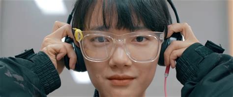 보이지 않고 들리지 않는 두 소녀의 졸업작품 완성기