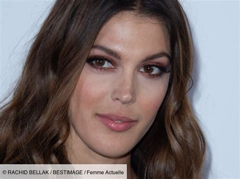 Iris Mittenaere Renversante Dans Un Ensemble De Lingerie Noire En Dentelle Femme Actuelle Le MAG