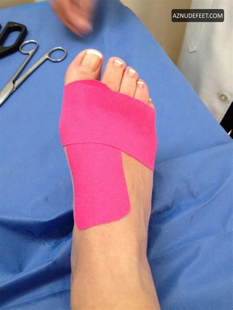 Aurora Valle Feet Aznudefeet