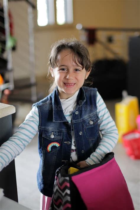 Menina De Anos Parece Bem Foto De Stock Imagem De Menina Inf Ncia
