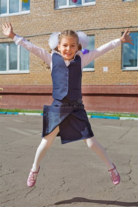 Piccolo Salto Felice Della Scolara Fotografia Stock Immagine Di Luce
